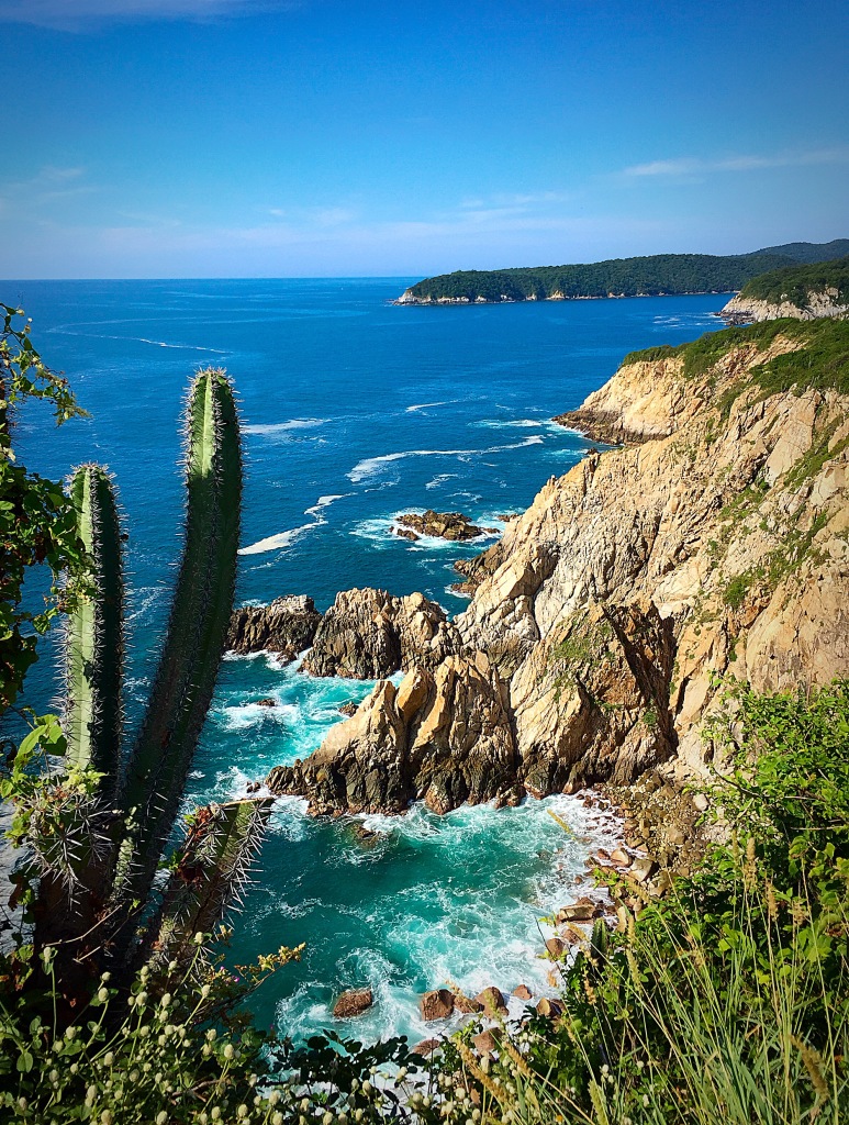 Hanging Out on the Beaches of Huatulco - Trailing Rachel